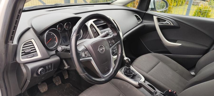 Grey Opel Astra 2011 in Kaunas, with an engine capacity of 1.70 L and mileage of 290 thousand km for 2700 €, photo 15 on AUTOMOTO.COM.LV