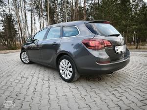 Grey Opel Astra 2011 in Jurbarkas, with an engine capacity of 2.00 L and mileage of 276 thousand km for 2750 €, photo 3 on AUTOMOTO.COM.LV