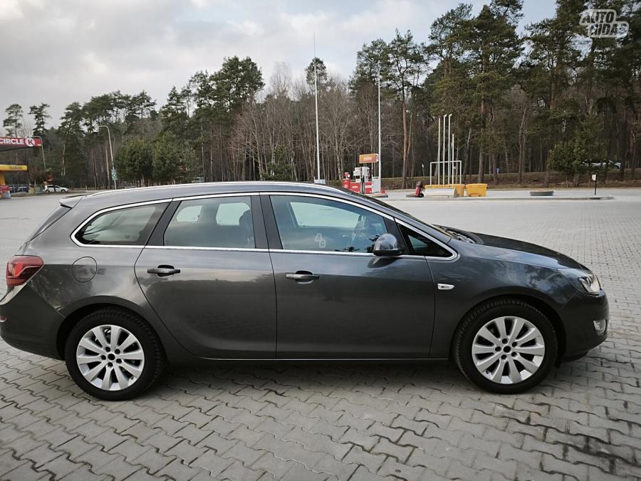 Grey Opel Astra 2011 in Jurbarkas, with an engine capacity of 2.00 L and mileage of 276 thousand km for 2750 €, photo 6 on AUTOMOTO.COM.LV