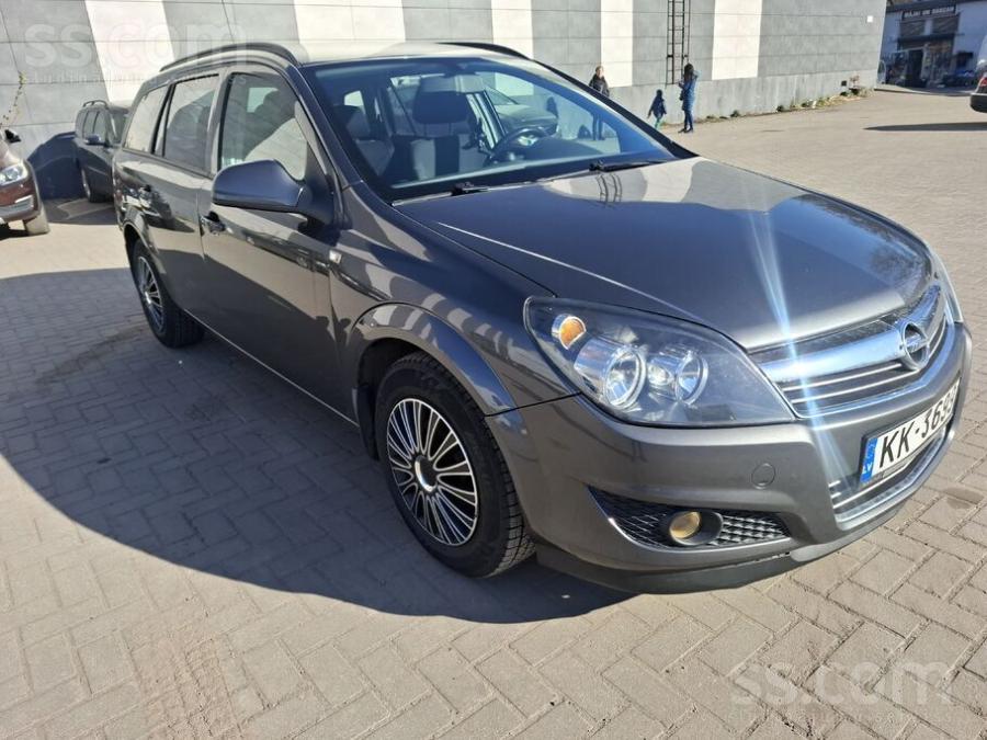 Pelēks Opel Astra 2011 Rīga, ar dzinēja tilpumu 1.60 L un nobraukumu 213 tūkst. km par 2300 €, foto 1 vietnē AUTOMOTO.COM.LV