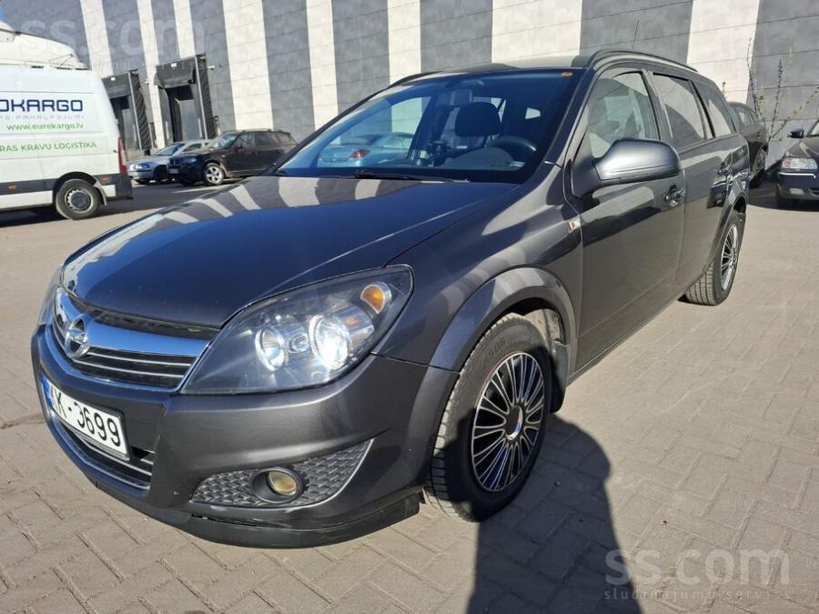 Pelēks Opel Astra 2011 Rīga, ar dzinēja tilpumu 1.60 L un nobraukumu 213 tūkst. km par 2300 €, foto 3 vietnē AUTOMOTO.COM.LV