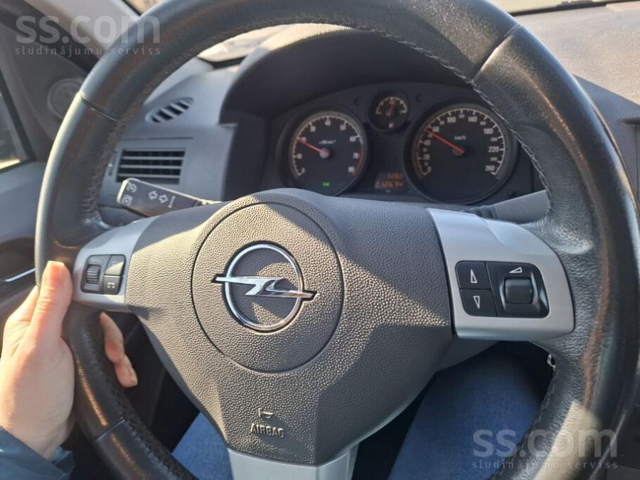 Pelēks Opel Astra 2011 Rīga, ar dzinēja tilpumu 1.60 L un nobraukumu 213 tūkst. km par 2300 €, foto 8 vietnē AUTOMOTO.COM.LV