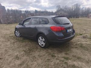 Grey Opel Astra 2011 in Ignalina, with an engine capacity of 1.70 L and mileage of 255 thousand km for 1650 €, photo 3 on AUTOMOTO.COM.LV