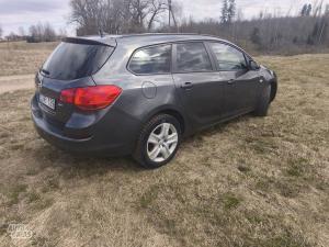 Grey Opel Astra 2011 in Ignalina, with an engine capacity of 1.70 L and mileage of 255 thousand km for 1650 €, photo 4 on AUTOMOTO.COM.LV
