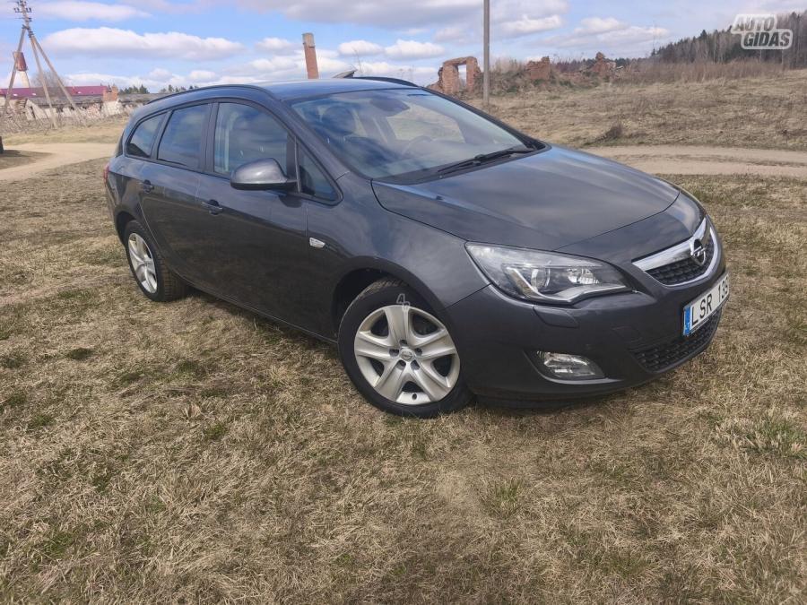 Grey Opel Astra 2011 in Ignalina, with an engine capacity of 1.70 L and mileage of 255 thousand km for 1650 €, photo 5 on AUTOMOTO.COM.LV