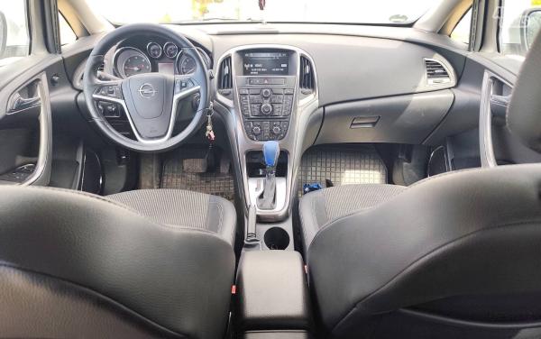 Grey Opel Astra 2011 in Alytus, with an engine capacity of 2.00 L and mileage of 283 thousand km for 3200 €, photo 8 on AUTOMOTO.COM.LV