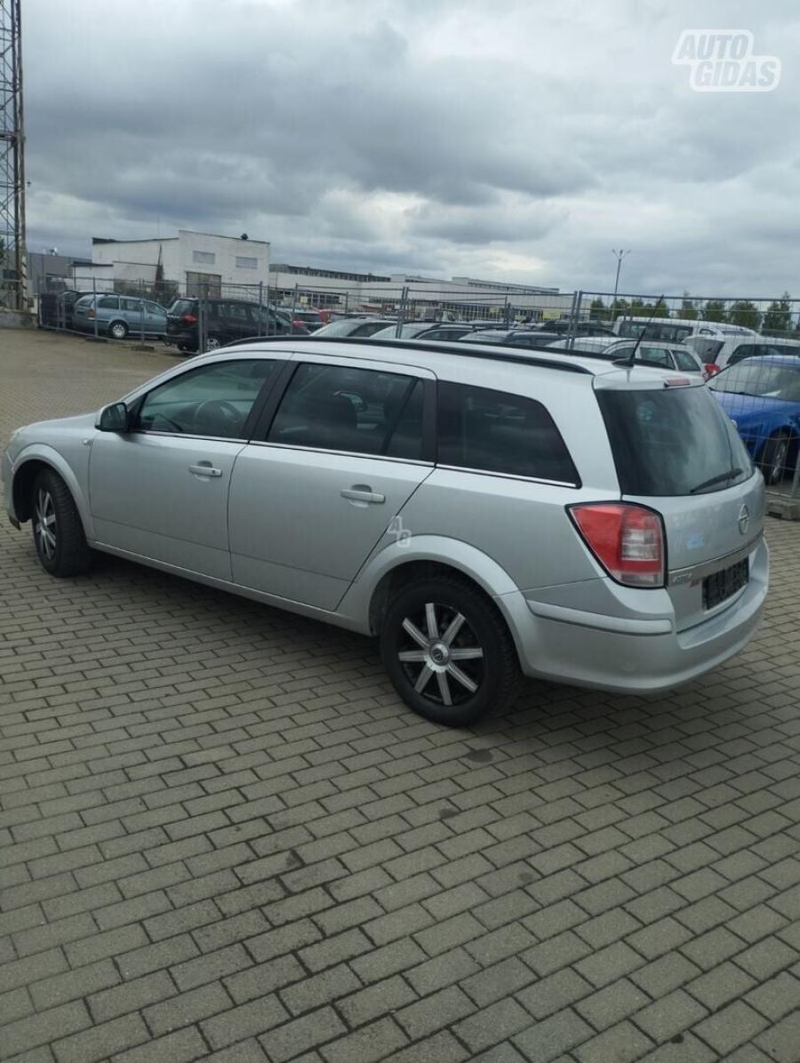 Pelēks Opel Astra 2011 Marijampole, ar dzinēja tilpumu 1.70 L un nobraukumu 250 tūkst. km par 2299 €, foto 3 vietnē AUTOMOTO.COM.LV