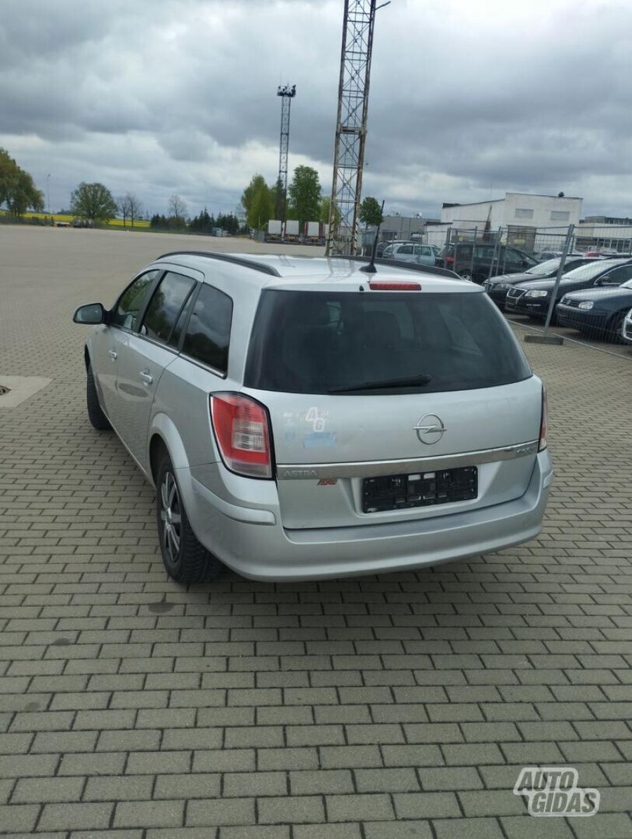 Pelēks Opel Astra 2011 Marijampole, ar dzinēja tilpumu 1.70 L un nobraukumu 250 tūkst. km par 2299 €, foto 4 vietnē AUTOMOTO.COM.LV