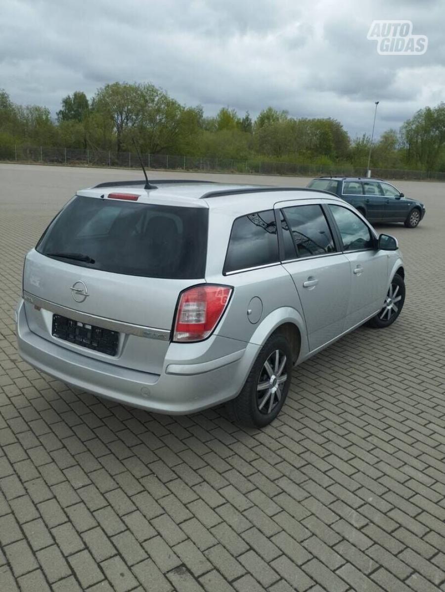 Pelēks Opel Astra 2011 Marijampole, ar dzinēja tilpumu 1.70 L un nobraukumu 250 tūkst. km par 2299 €, foto 5 vietnē AUTOMOTO.COM.LV