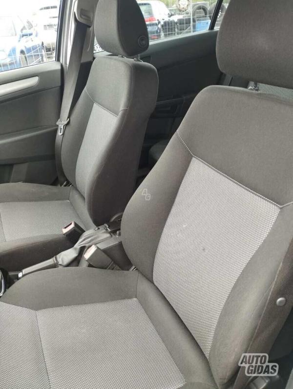 Grey Opel Astra 2011 in Marijampole, with an engine capacity of 1.70 L and mileage of 250 thousand km for 2299 €, photo 10 on AUTOMOTO.COM.LV