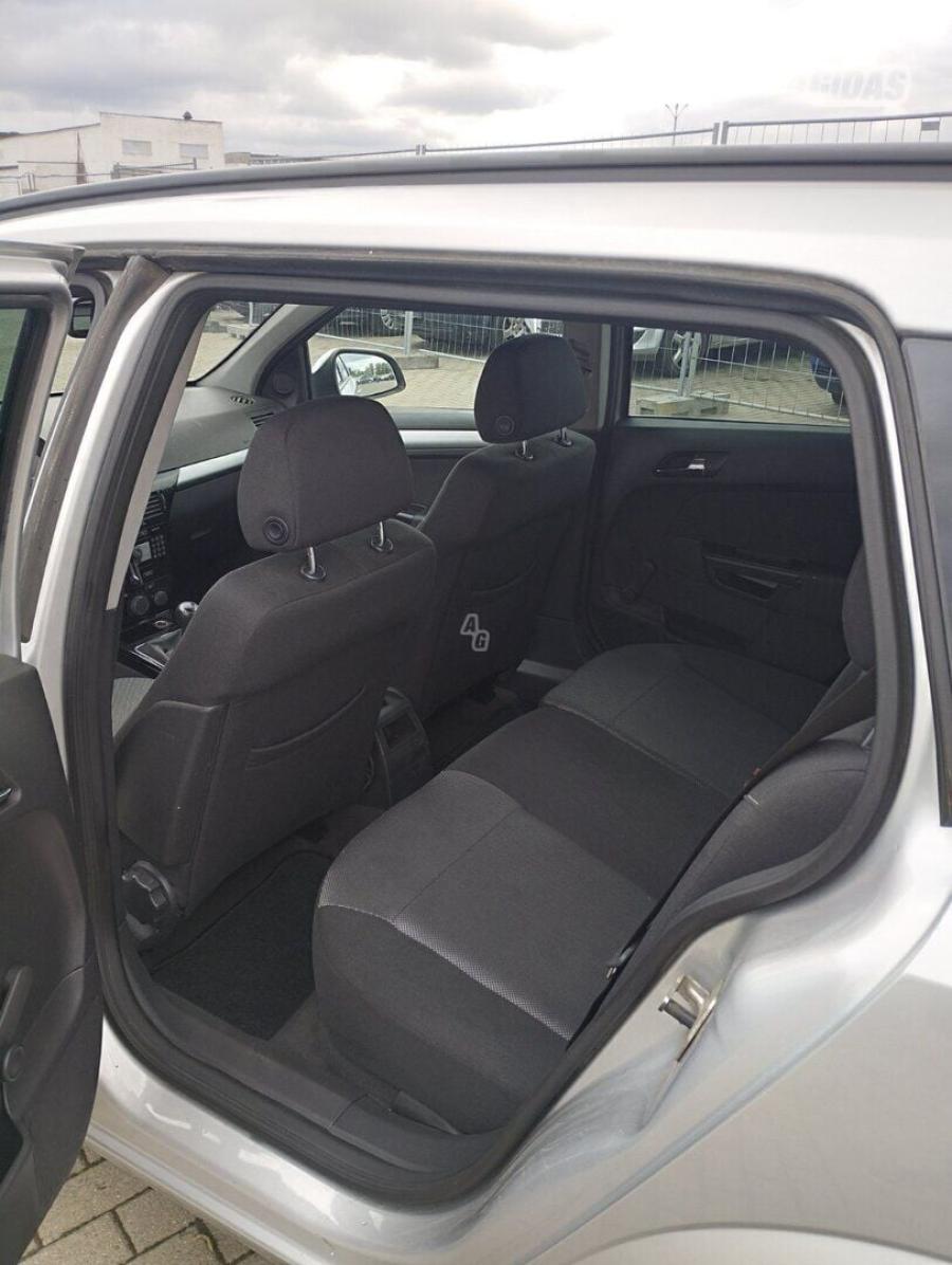 Pelēks Opel Astra 2011 Marijampole, ar dzinēja tilpumu 1.70 L un nobraukumu 250 tūkst. km par 2299 €, foto 12 vietnē AUTOMOTO.COM.LV