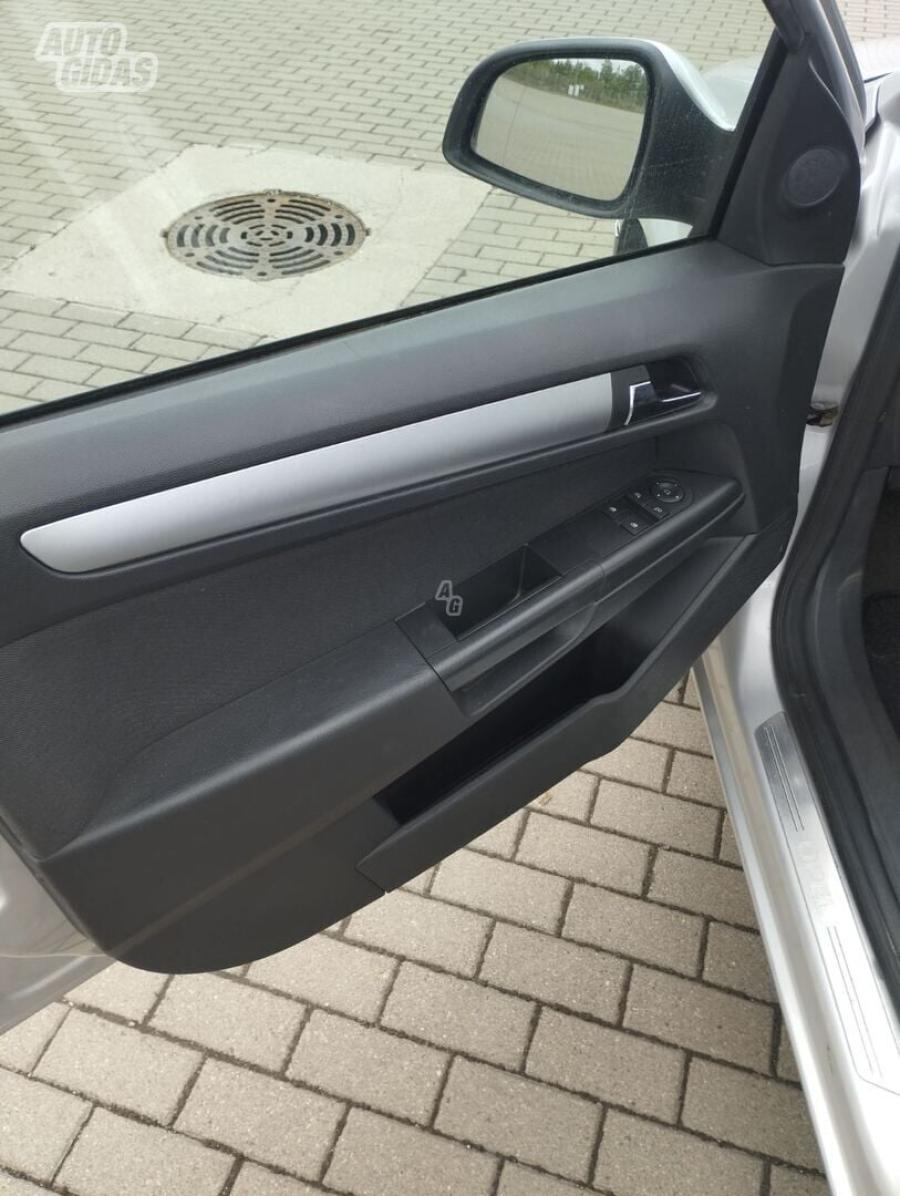 Pelēks Opel Astra 2011 Marijampole, ar dzinēja tilpumu 1.70 L un nobraukumu 250 tūkst. km par 2299 €, foto 15 vietnē AUTOMOTO.COM.LV
