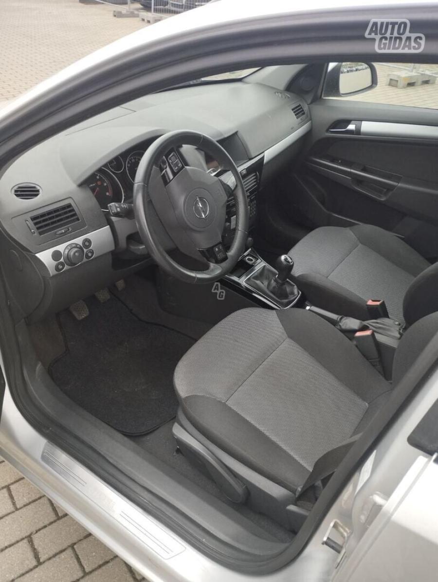 Pelēks Opel Astra 2011 Marijampole, ar dzinēja tilpumu 1.70 L un nobraukumu 250 tūkst. km par 2299 €, foto 16 vietnē AUTOMOTO.COM.LV