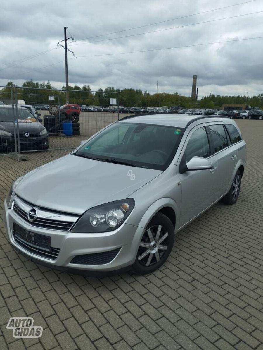 Grey Opel Astra 2011 in Marijampole, with an engine capacity of 1.70 L and mileage of 250 thousand km for 1999 €, photo 1 on AUTOMOTO.COM.LV