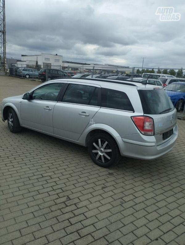 Pelēks Opel Astra 2011 Marijampole, ar dzinēja tilpumu 1.70 L un nobraukumu 250 tūkst. km par 1999 €, foto 2 vietnē AUTOMOTO.COM.LV