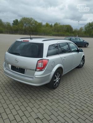 Grey Opel Astra 2011 in Marijampole, with an engine capacity of 1.70 L and mileage of 250 thousand km for 1999 €, photo 5 on AUTOMOTO.COM.LV