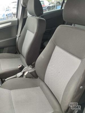 Grey Opel Astra 2011 in Marijampole, with an engine capacity of 1.70 L and mileage of 250 thousand km for 1999 €, photo 11 on AUTOMOTO.COM.LV