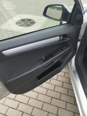 Grey Opel Astra 2011 in Marijampole, with an engine capacity of 1.70 L and mileage of 250 thousand km for 1999 €, photo 15 on AUTOMOTO.COM.LV