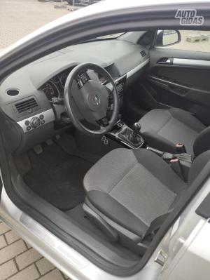 Grey Opel Astra 2011 in Marijampole, with an engine capacity of 1.70 L and mileage of 250 thousand km for 1999 €, photo 16 on AUTOMOTO.COM.LV