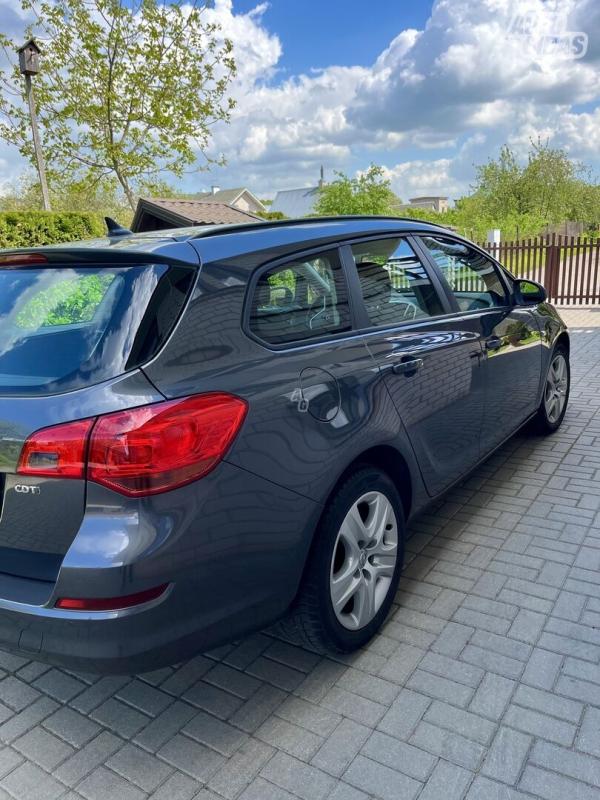 Grey Opel Astra 2011 in Kaunas, with an engine capacity of 1.70 L and mileage of 218 thousand km for 3100 €, photo 6 on AUTOMOTO.COM.LV