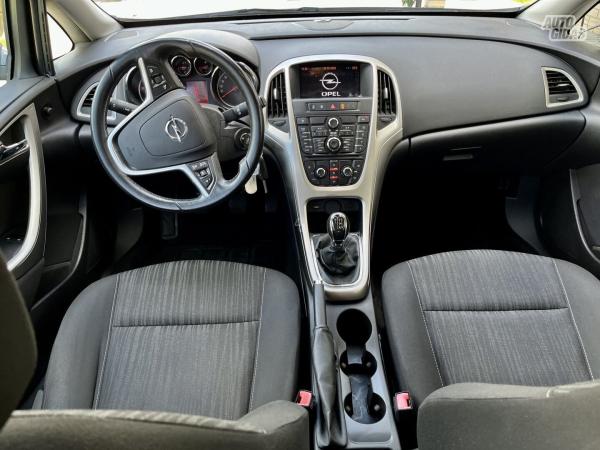 Grey Opel Astra 2011 in Kaunas, with an engine capacity of 1.70 L and mileage of 218 thousand km for 3100 €, photo 7 on AUTOMOTO.COM.LV