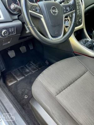 Grey Opel Astra 2011 in Kaunas, with an engine capacity of 1.70 L and mileage of 218 thousand km for 3100 €, photo 12 on AUTOMOTO.COM.LV