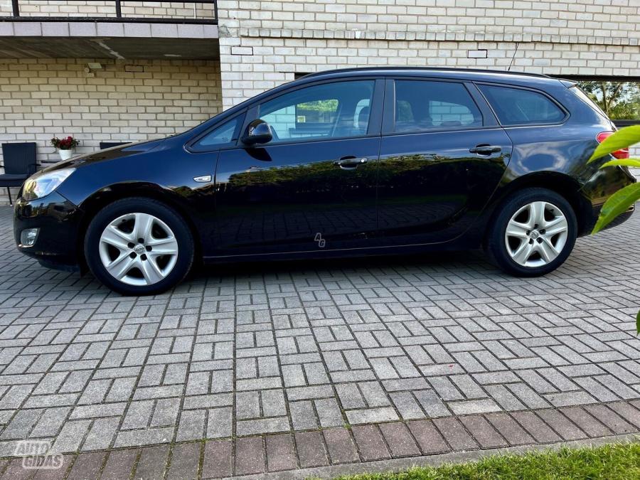 Grey Opel Astra 2011 in Kaunas, with an engine capacity of 1.70 L and mileage of 218 thousand km for 3100 €, photo 22 on AUTOMOTO.COM.LV