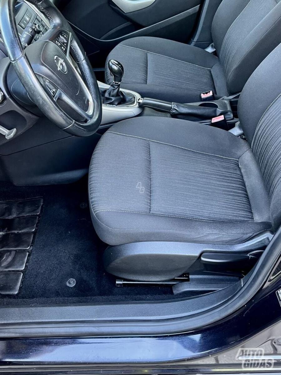 Grey Opel Astra 2011 in Kaunas, with an engine capacity of 1.70 L and mileage of 218 thousand km for 3100 €, photo 28 on AUTOMOTO.COM.LV