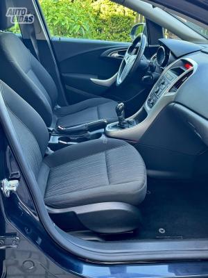 Grey Opel Astra 2011 in Kaunas, with an engine capacity of 1.70 L and mileage of 218 thousand km for 3100 €, photo 30 on AUTOMOTO.COM.LV