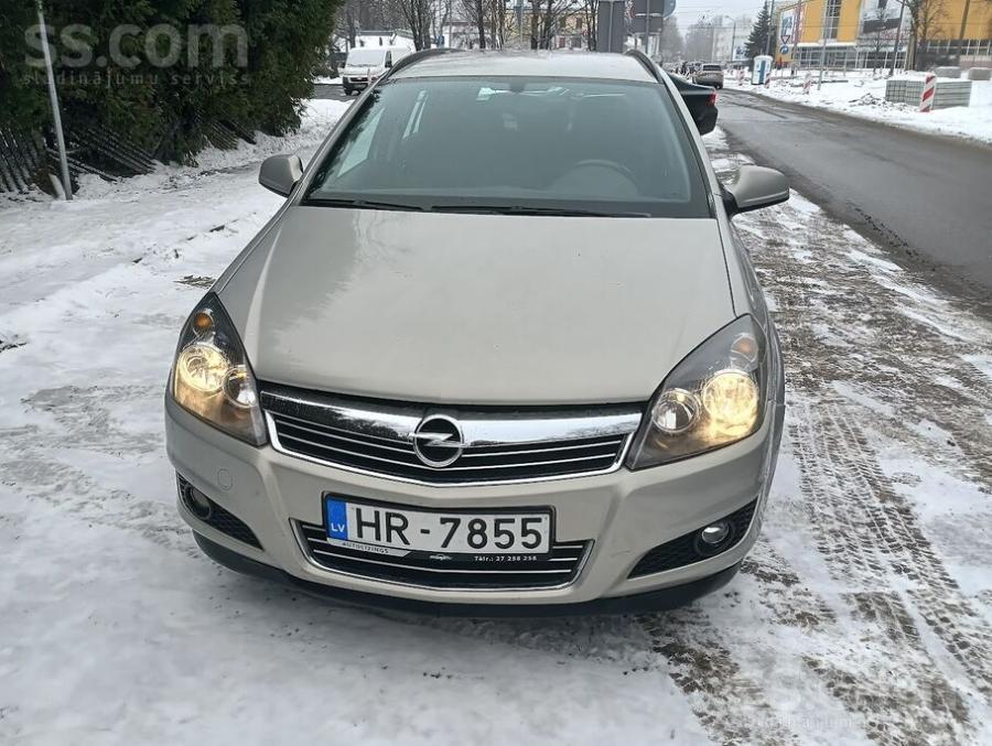 Серый Опель Астра 2011 в Рига, объемом двигателя 1.60 л и пробегом 145 тыс. км за 3900 €, фото 1 на AUTOMOTO.COM.LV