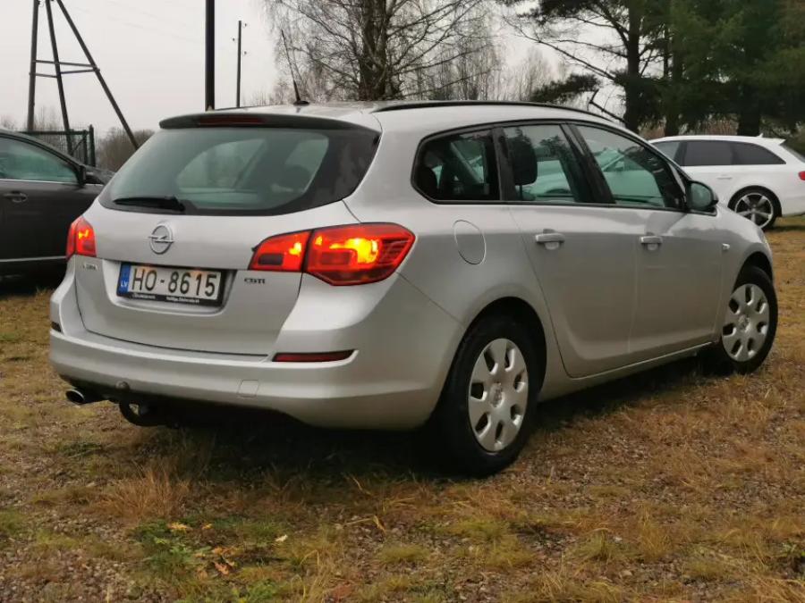 Pelēks Opel Astra 2011 Kuldīga, ar dzinēja tilpumu 2.00 L un nobraukumu 255 tūkst. km par 2500 €, foto 3 vietnē AUTOMOTO.COM.LV