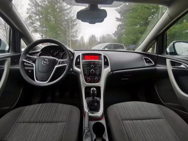 Pelēks Opel Astra 2011 Kuldīga, ar dzinēja tilpumu 2.00 L un nobraukumu 255 tūkst. km par 2500 €, foto 5 vietnē AUTOMOTO.COM.LV