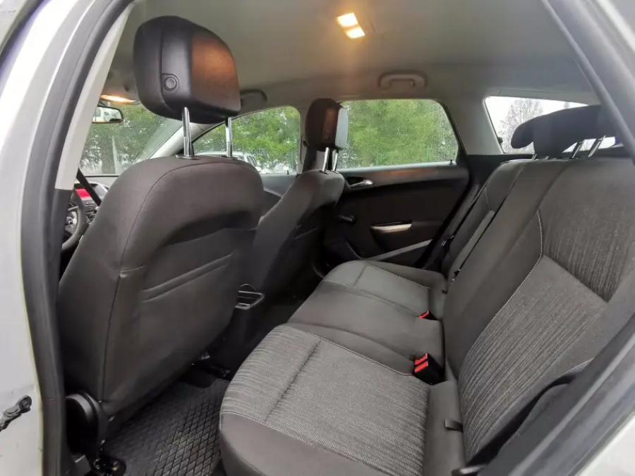 Pelēks Opel Astra 2011 Kuldīga, ar dzinēja tilpumu 2.00 L un nobraukumu 255 tūkst. km par 2500 €, foto 7 vietnē AUTOMOTO.COM.LV