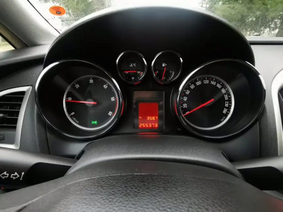 Pelēks Opel Astra 2011 Kuldīga, ar dzinēja tilpumu 2.00 L un nobraukumu 255 tūkst. km par 2500 €, foto 8 vietnē AUTOMOTO.COM.LV