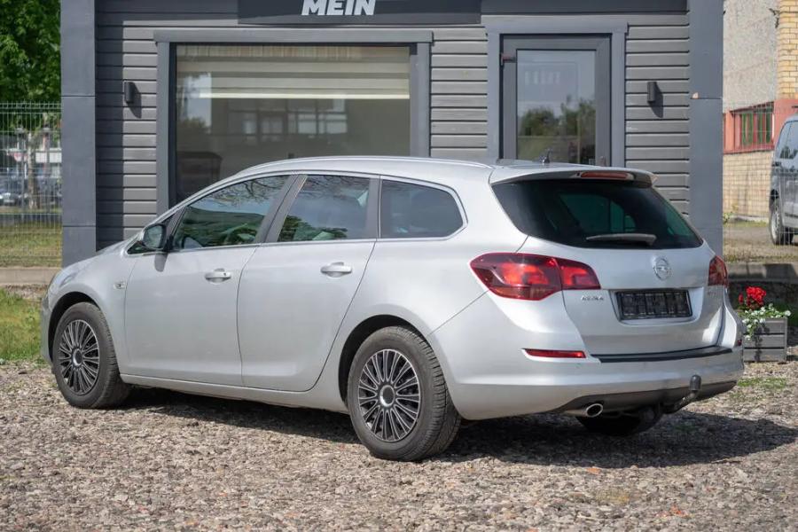 Pelēks Opel Astra 2011 Liepāja, ar dzinēja tilpumu 1.40 L un nobraukumu 242 tūkst. km par 4400 €, foto 3 vietnē AUTOMOTO.COM.LV