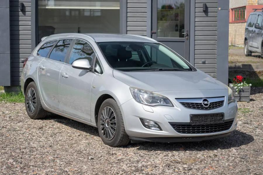 Pelēks Opel Astra 2011 Liepāja, ar dzinēja tilpumu 1.40 L un nobraukumu 242 tūkst. km par 4400 €, foto 6 vietnē AUTOMOTO.COM.LV