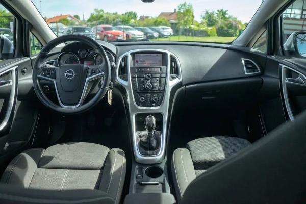 Grey Opel Astra 2011 in Liepaja, with an engine capacity of 1.40 L and mileage of 242 thousand km for 4400 €, photo 7 on AUTOMOTO.COM.LV