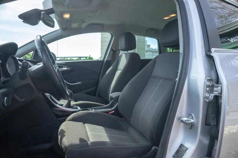Pelēks Opel Astra 2011 Liepāja, ar dzinēja tilpumu 1.40 L un nobraukumu 242 tūkst. km par 4400 €, foto 10 vietnē AUTOMOTO.COM.LV