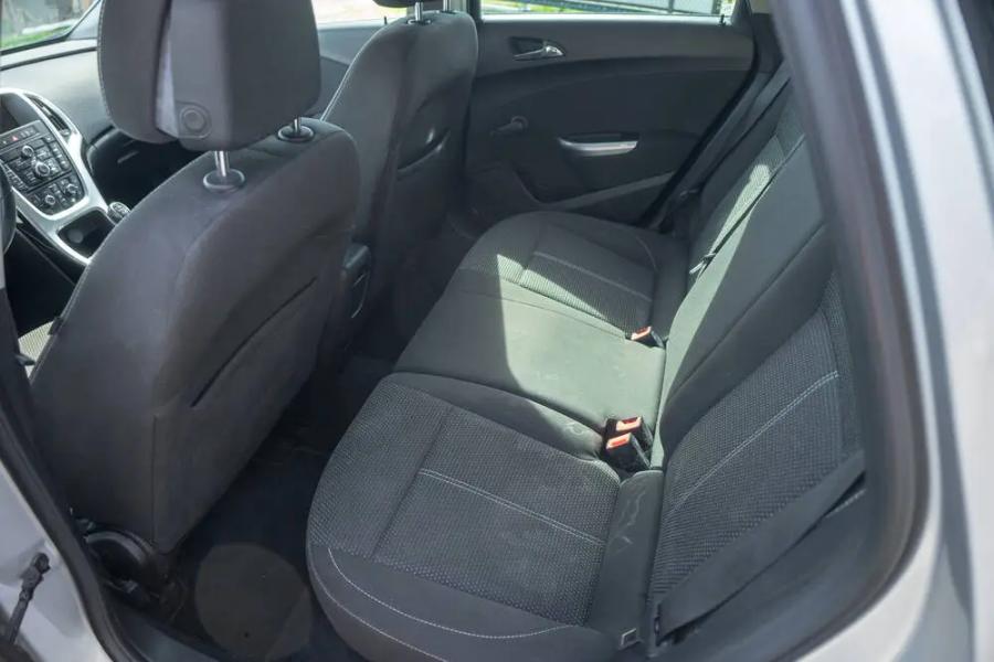 Pelēks Opel Astra 2011 Liepāja, ar dzinēja tilpumu 1.40 L un nobraukumu 242 tūkst. km par 4400 €, foto 11 vietnē AUTOMOTO.COM.LV