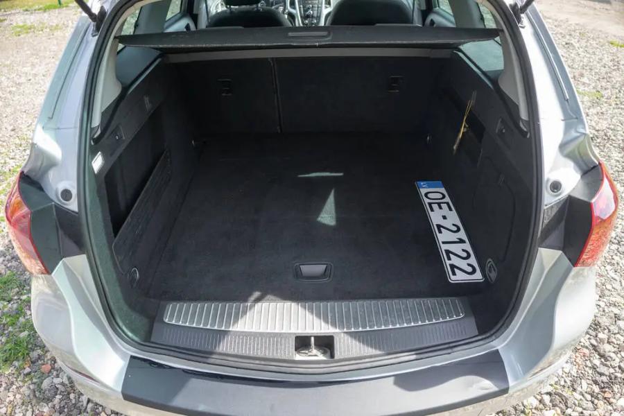 Pelēks Opel Astra 2011 Liepāja, ar dzinēja tilpumu 1.40 L un nobraukumu 242 tūkst. km par 4400 €, foto 12 vietnē AUTOMOTO.COM.LV