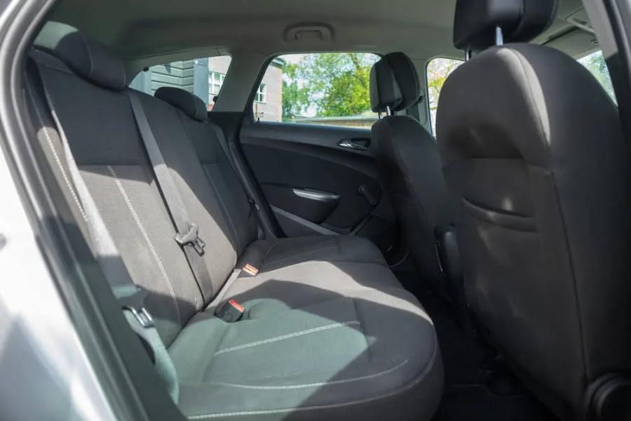 Pelēks Opel Astra 2011 Liepāja, ar dzinēja tilpumu 1.40 L un nobraukumu 242 tūkst. km par 4400 €, foto 13 vietnē AUTOMOTO.COM.LV