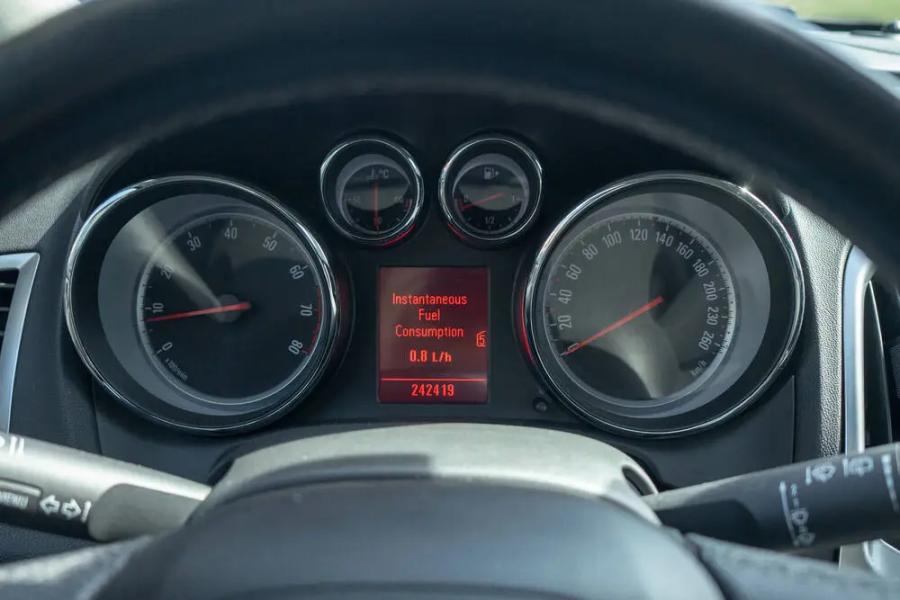 Pelēks Opel Astra 2011 Liepāja, ar dzinēja tilpumu 1.40 L un nobraukumu 242 tūkst. km par 4400 €, foto 15 vietnē AUTOMOTO.COM.LV