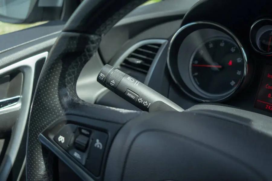 Pelēks Opel Astra 2011 Liepāja, ar dzinēja tilpumu 1.40 L un nobraukumu 242 tūkst. km par 4400 €, foto 23 vietnē AUTOMOTO.COM.LV