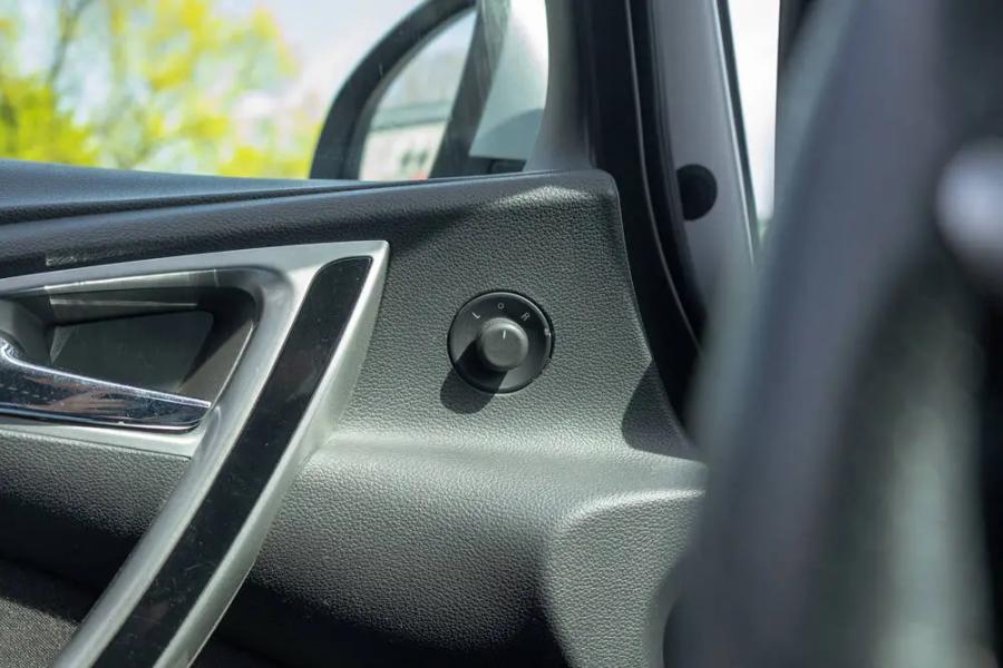Pelēks Opel Astra 2011 Liepāja, ar dzinēja tilpumu 1.40 L un nobraukumu 242 tūkst. km par 4400 €, foto 25 vietnē AUTOMOTO.COM.LV