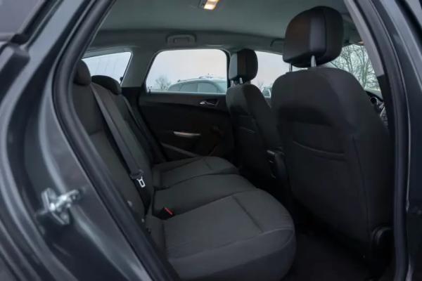 Grey Opel Astra 2011 in Liepaja, with an engine capacity of 1.40 L and mileage of 200 thousand km for 5200 €, photo 10 on AUTOMOTO.COM.LV