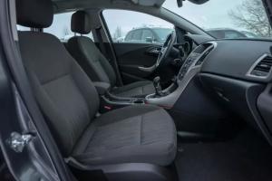 Grey Opel Astra 2011 in Liepaja, with an engine capacity of 1.40 L and mileage of 200 thousand km for 5200 €, photo 12 on AUTOMOTO.COM.LV