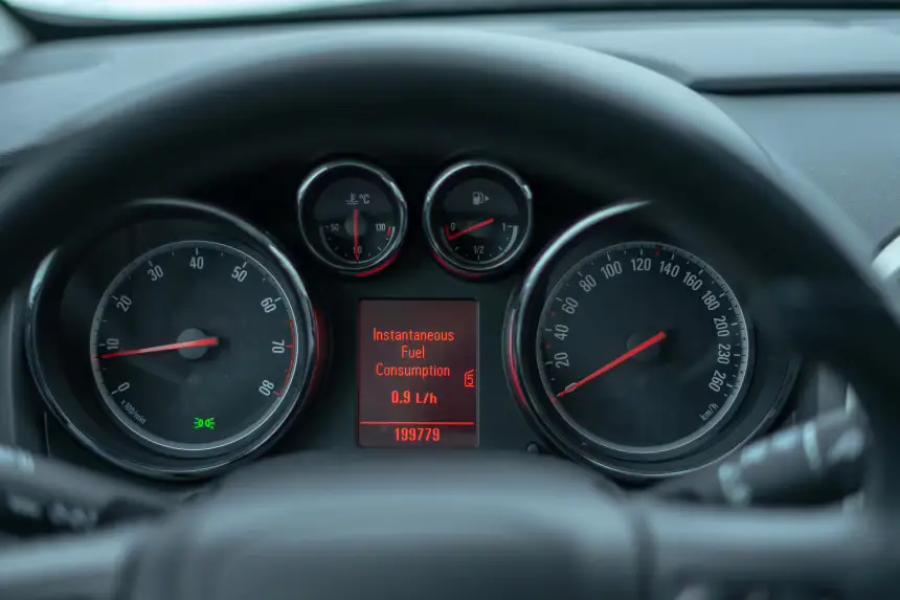 Grey Opel Astra 2011 in Liepaja, with an engine capacity of 1.40 L and mileage of 200 thousand km for 5200 €, photo 13 on AUTOMOTO.COM.LV