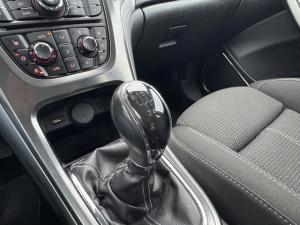 Grey Opel Astra 2011 in Riga, with an engine capacity of 1.70 L and mileage of 268 thousand km for 4490 €, photo 5 on AUTOMOTO.COM.LV