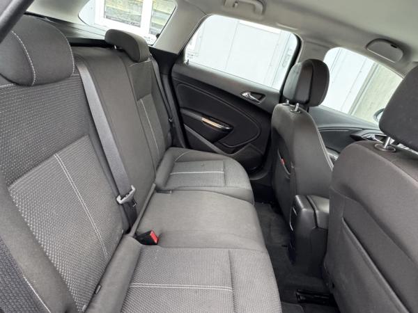 Pelēks Opel Astra 2011 Rīga, ar dzinēja tilpumu 1.70 L un nobraukumu 268 tūkst. km par 4490 €, foto 8 vietnē AUTOMOTO.COM.LV