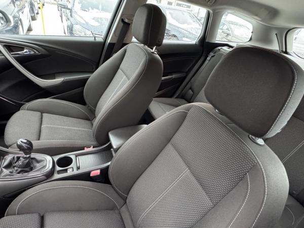 Pelēks Opel Astra 2011 Rīga, ar dzinēja tilpumu 1.70 L un nobraukumu 268 tūkst. km par 4490 €, foto 10 vietnē AUTOMOTO.COM.LV